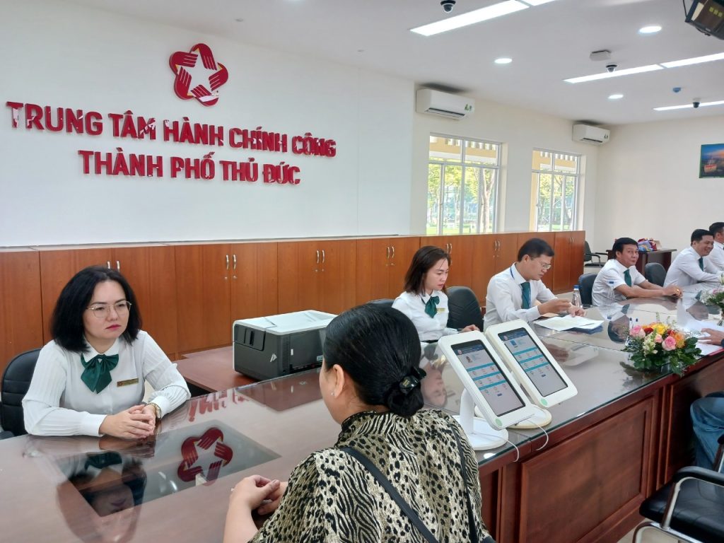 Trung tâm hành chính công không thu hồ sơ giấy 25 dịch vụ công - Văn ...